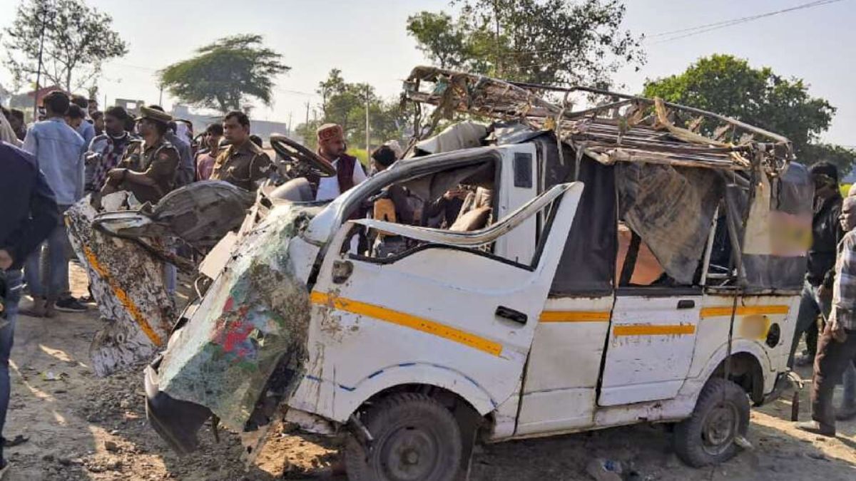 Eight killed, 25 others injured as pick-up van plunges off road in Pune ...