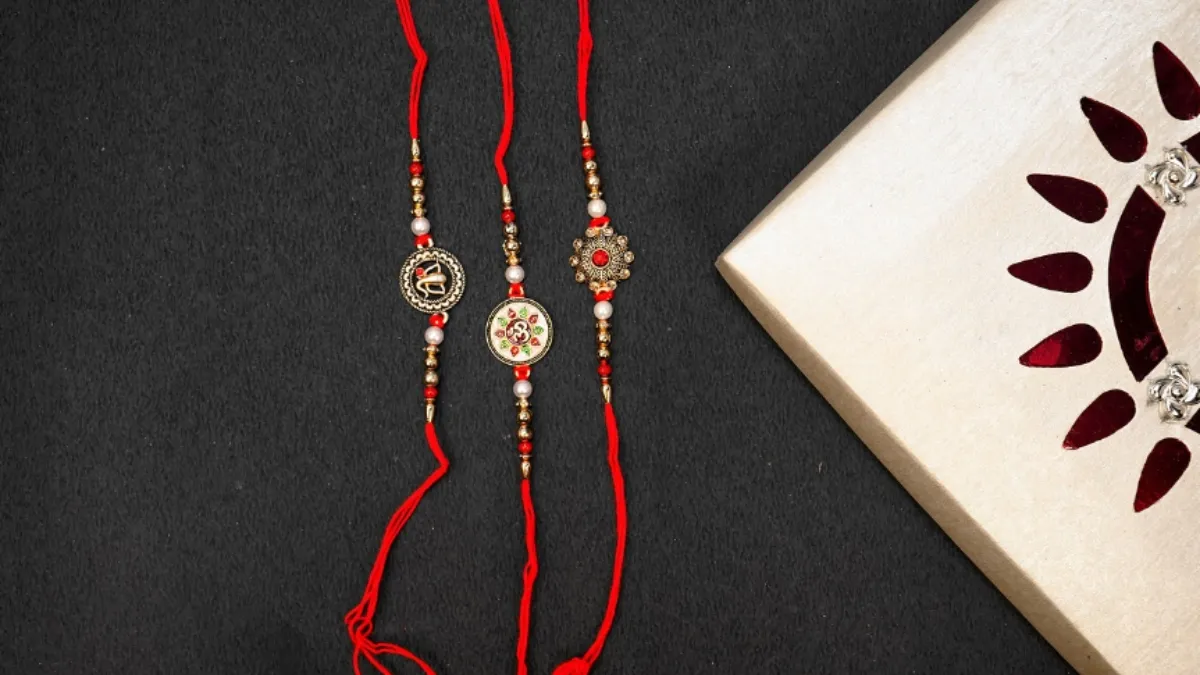 Raksha Bandhan 2025: Mantras to chant while tying Rakhi for divine ...