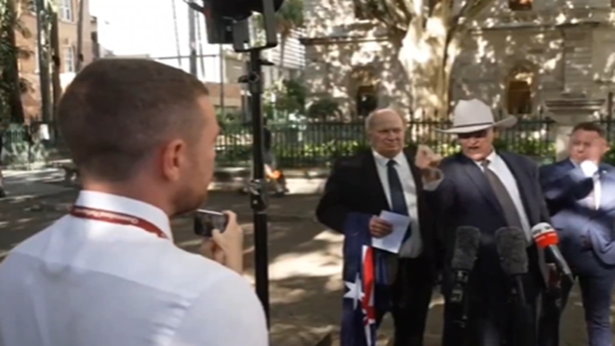 'Punched blokes in the mouth': Australian MP Bob Katter under fire for ...