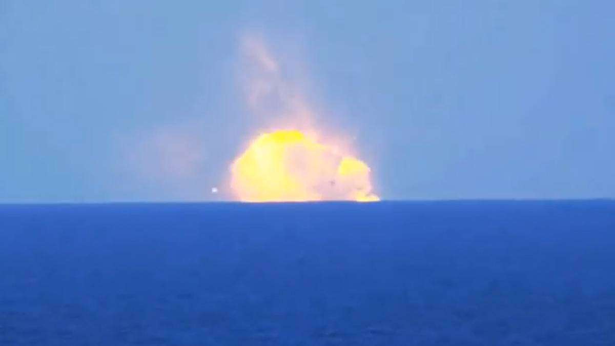 SpaceX's Starship, Super Heavy booster crash in ocean after launch ...