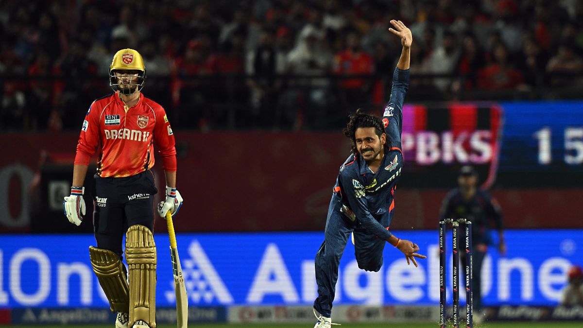 Digvesh Rathi involved in heated altercation with batter in DPL 2025 ...