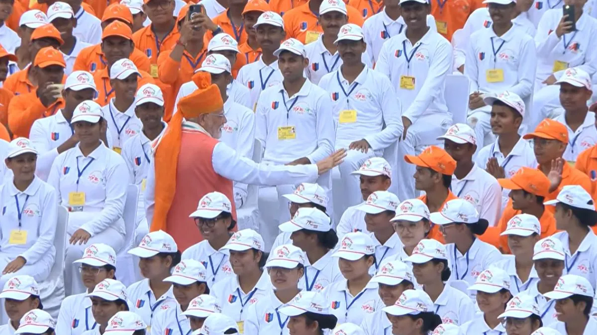 Independence Day 2025: PM Modi interacts with children at Red Fort ...