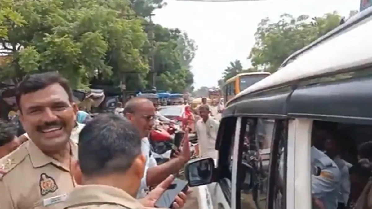 ‘More educated than you': Traffic police shuts BJP MLC's son after he ...
