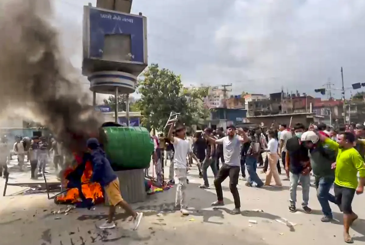 Protesters torch homes of Nepal President and KP Oli, ministers flown ...