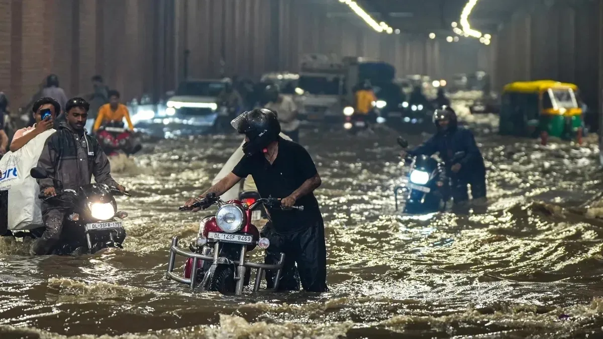 Flood alert in Delhi: Hathnikund barrage releases 1.8 million cusecs ...
