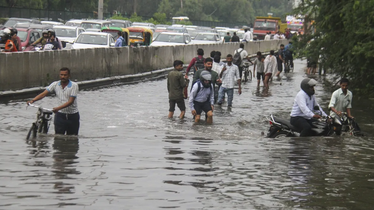Delhi-NCR rains: Heavy rainfall continues in Delhi, Noida; IMD issues alert | Highlights | India ...