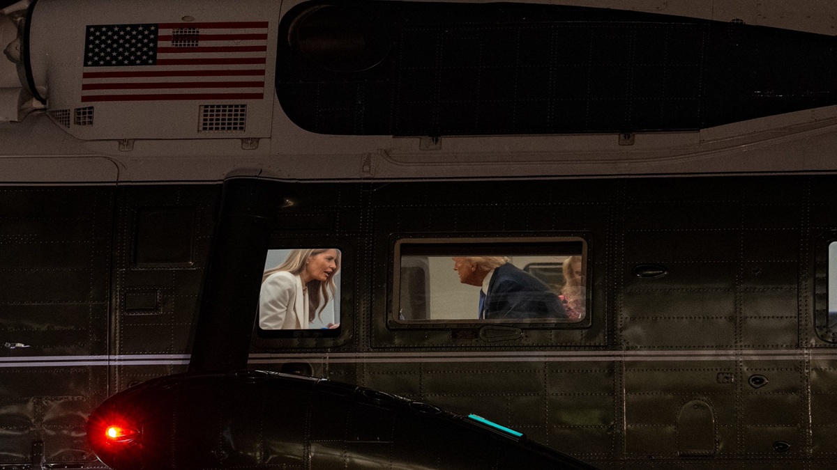 Caught on camera: Why was Trump pointing finger at First Lady? Know ...