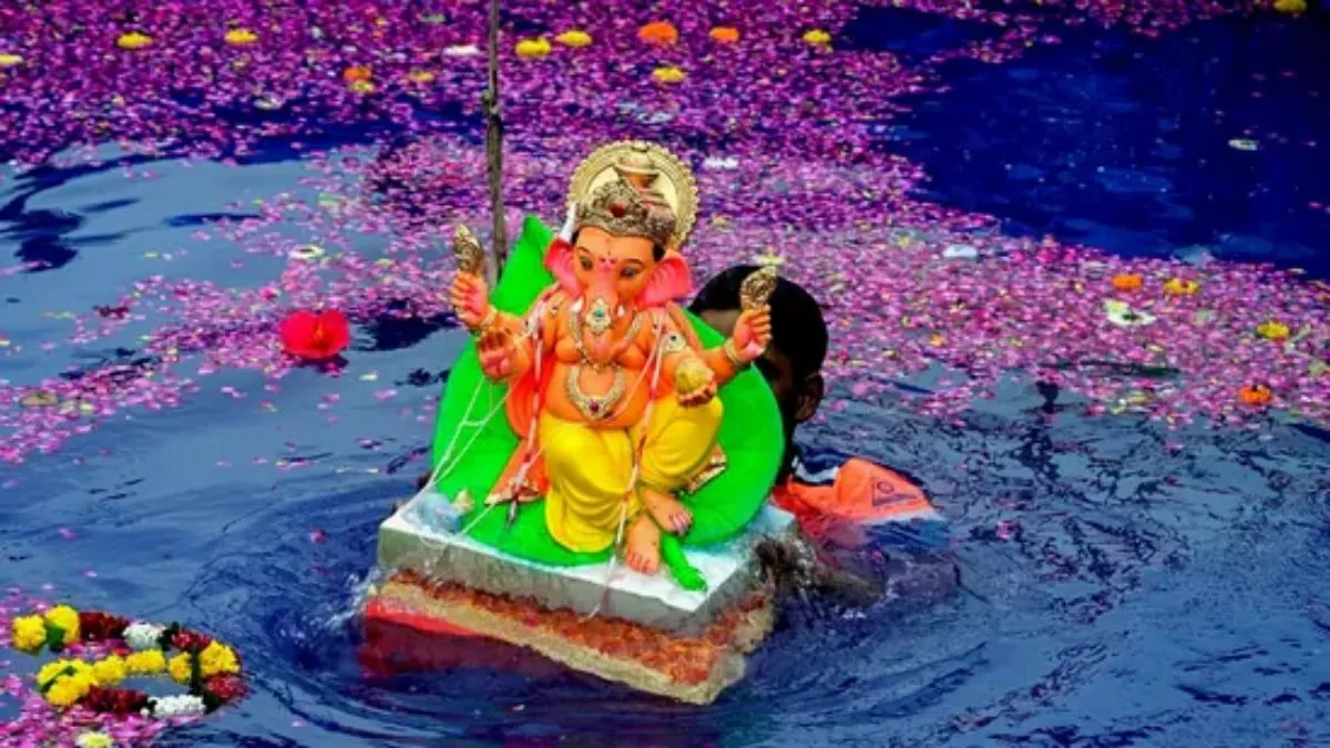 Ganesh Visarjan 2025 quotes, captions, status and images to bid ...