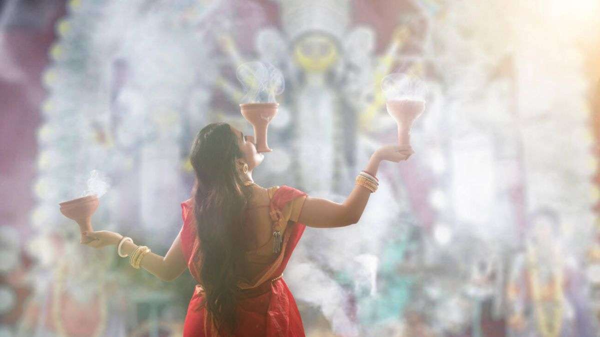 Dhunuchi dance: A deep dive into the soulful tradition of Durga Puja ...