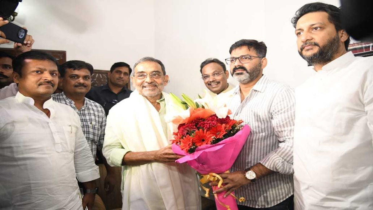 Pawan Singh returns to NDA fold, meets Upendra Kushwaha ahead of Bihar ...