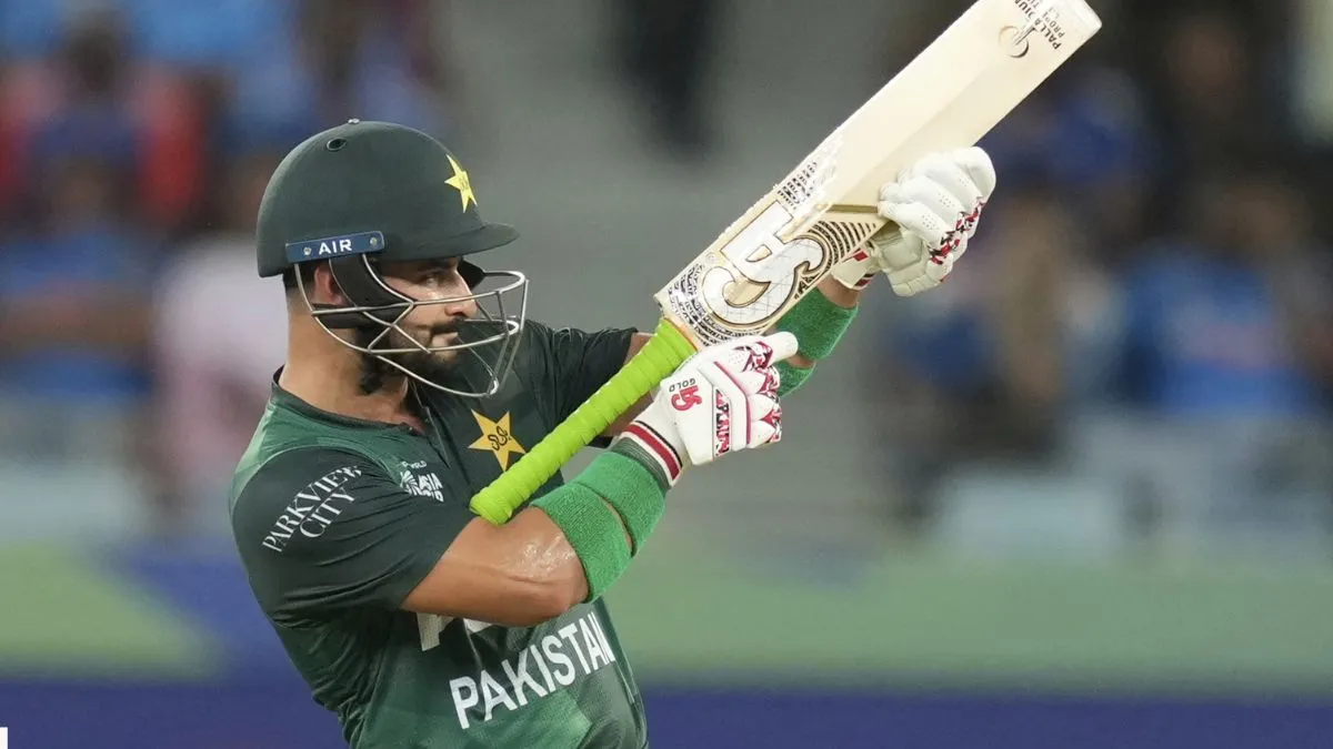 IND vs PAK: Pakistan's Sahibzada Farhan celebrates in controversial ...