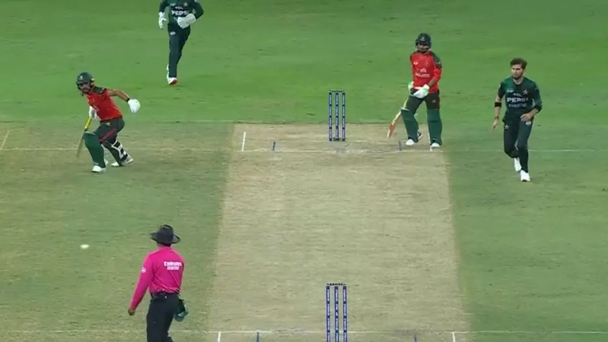 Pakistan make comedy of errors, miss out on easy run-out chance to ...