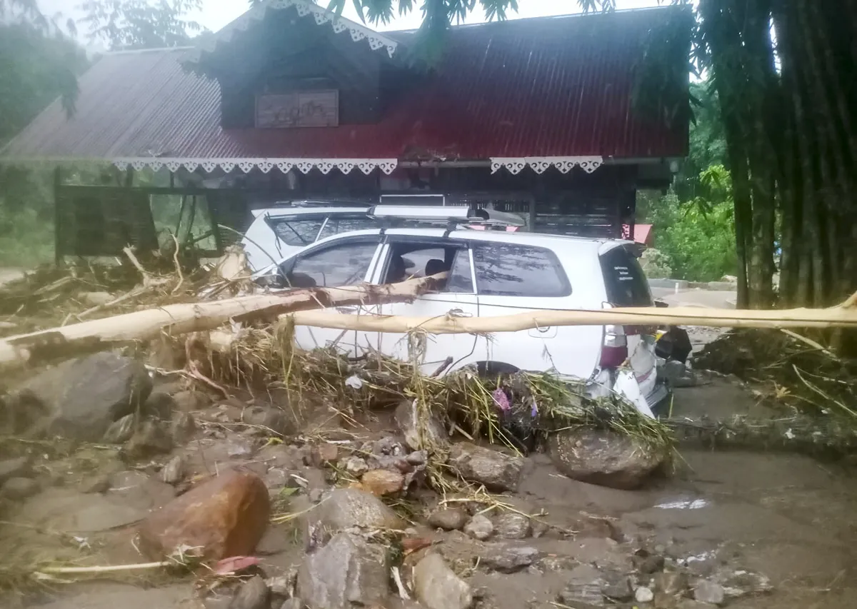 Darjeeling landslide LIVE: 10 dead as heavy rains trigger landslides; rescue ops underway | West ...