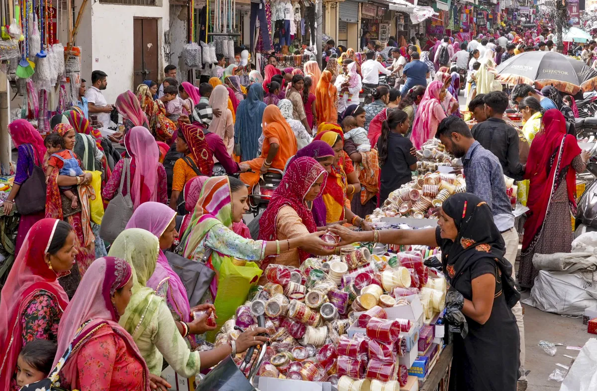 Karwa Chauth: Supreme Court allows female staff to wear traditional ...