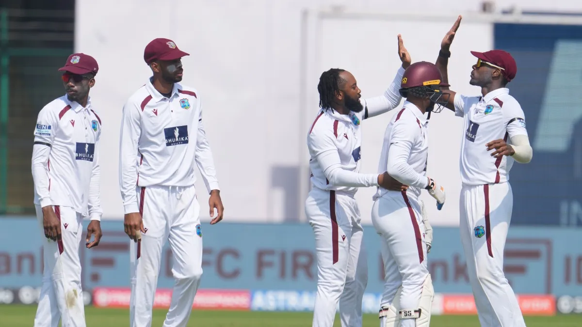 Brain Lara visits West Indies dressing room after Day 2 of Delhi Test ...