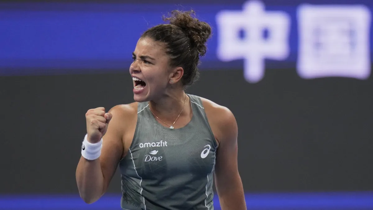 Jasmine Paolini stuns Iga Swiatek for first-ever win over six-time ...