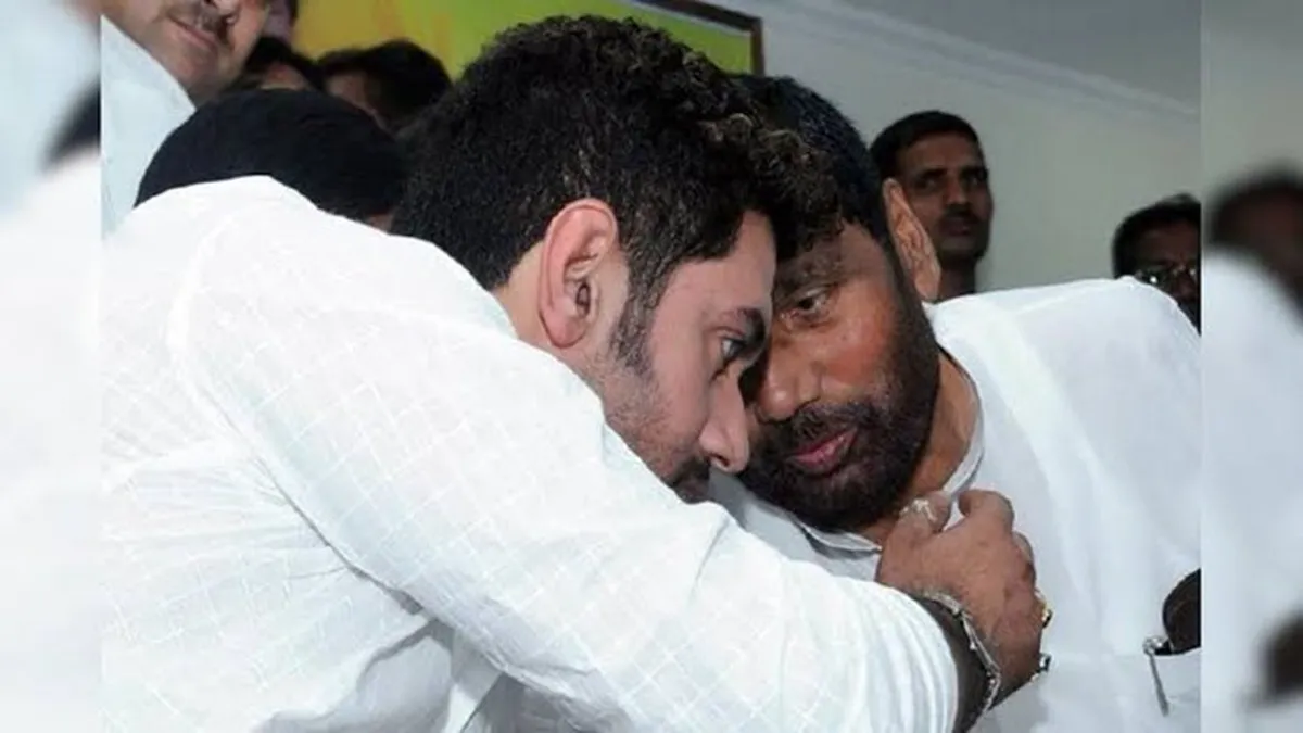 Chirag Paswan remembers Ram Vilas Paswan on death anniversary vows to ...