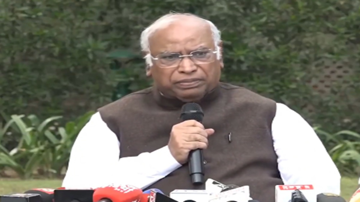 Kharge reiterates demand to ban RSS, cites Patel's 1948 letter; BJP ...