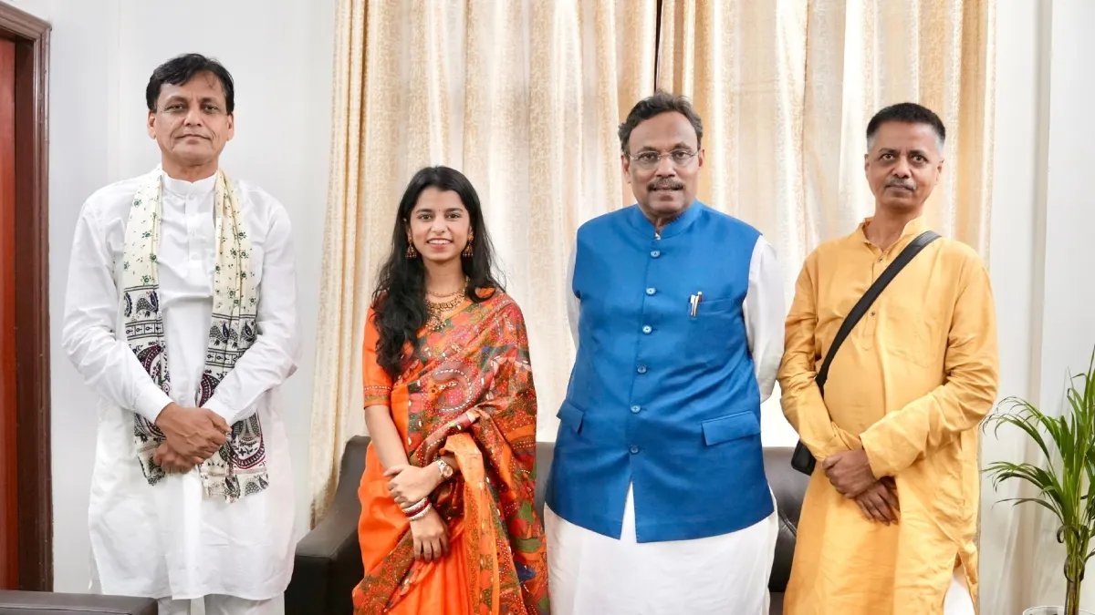 Maithili Thakur to contest Bihar elections? Singer meets BJP leaders ...