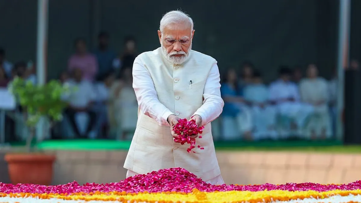 PM Modi pays tribute to Mahatma Gandhi and Lal Bahadur Shastri on their ...