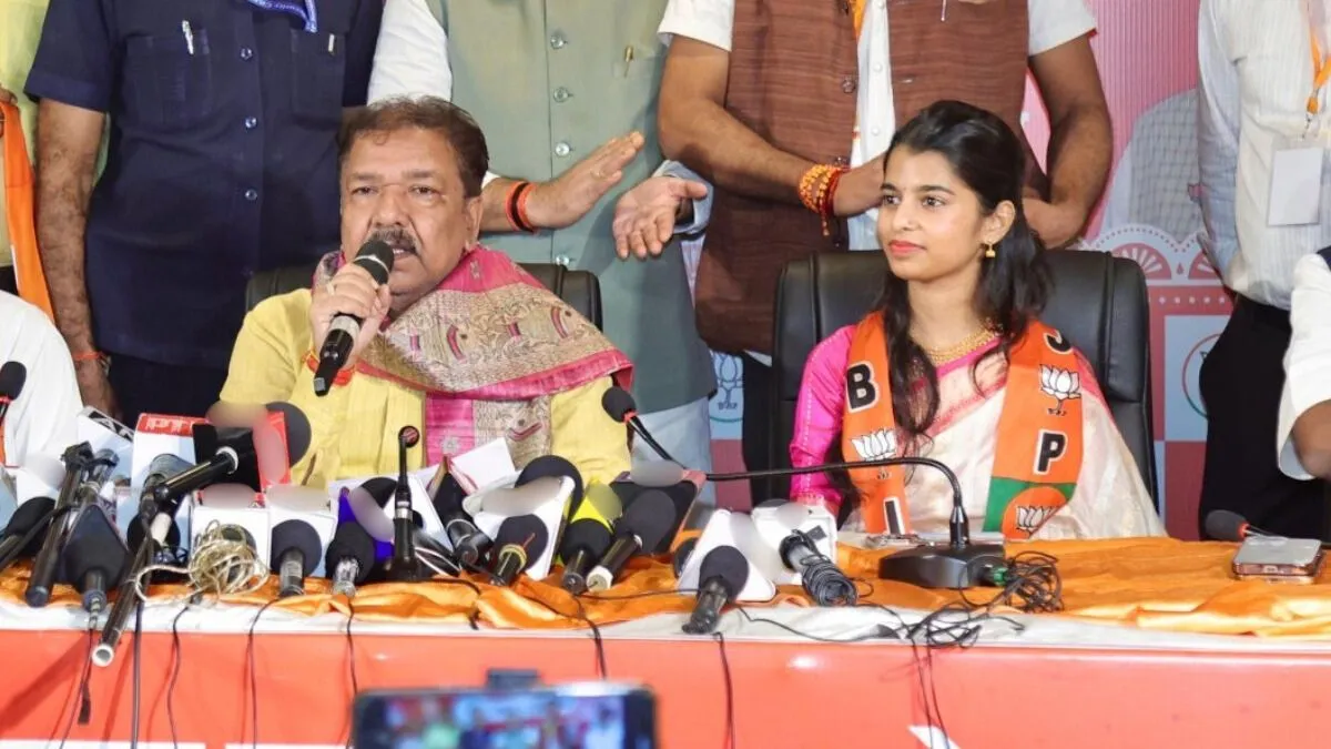 Maithili Thakur, 25-year-old folk singer, joins BJP ahead of Bihar ...