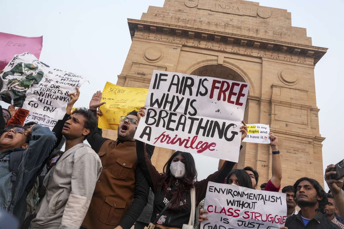 Pepper spray, broken barricades, injured cops: Delhi air pollution ...