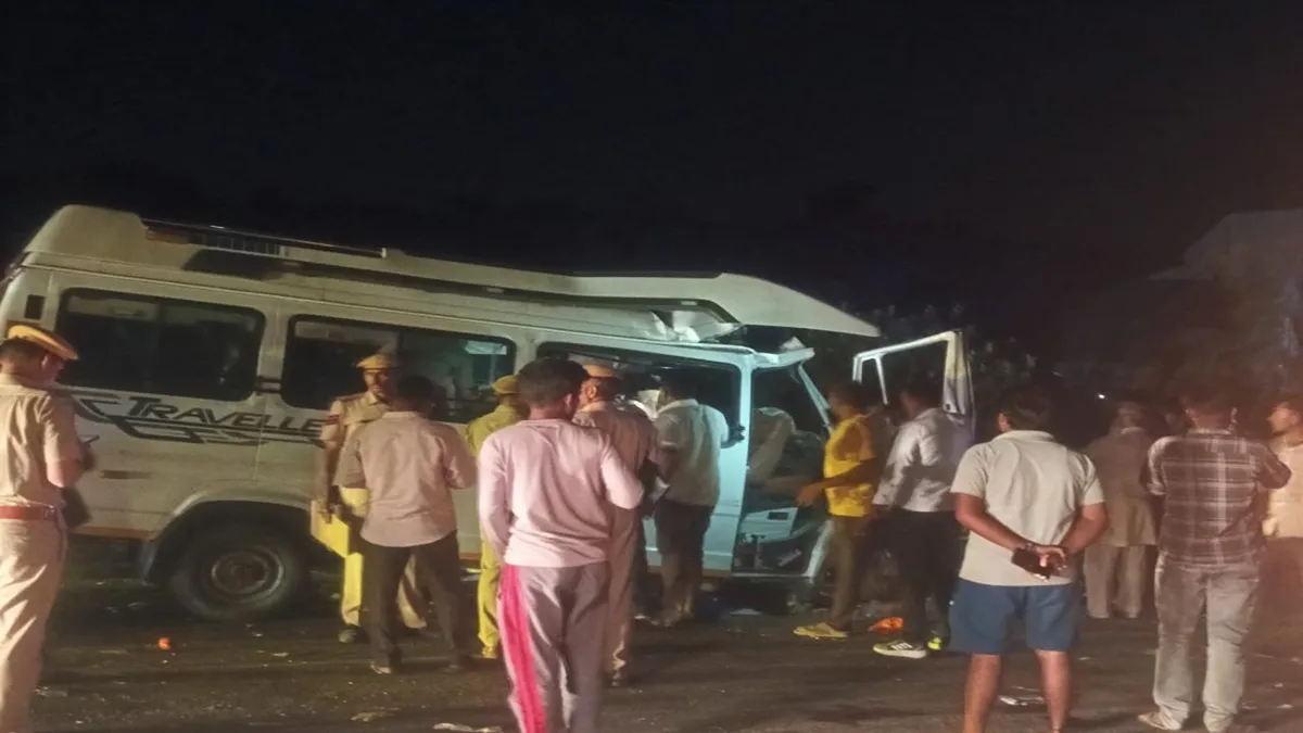 Rajasthan 15 dead as tempo traveller crashes into parked trailer in ...