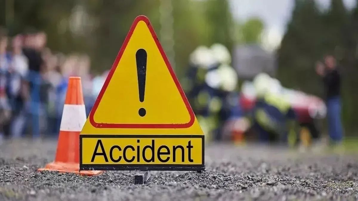 Gujarat: Four killed after truck rams into road roller at overbridge in ...