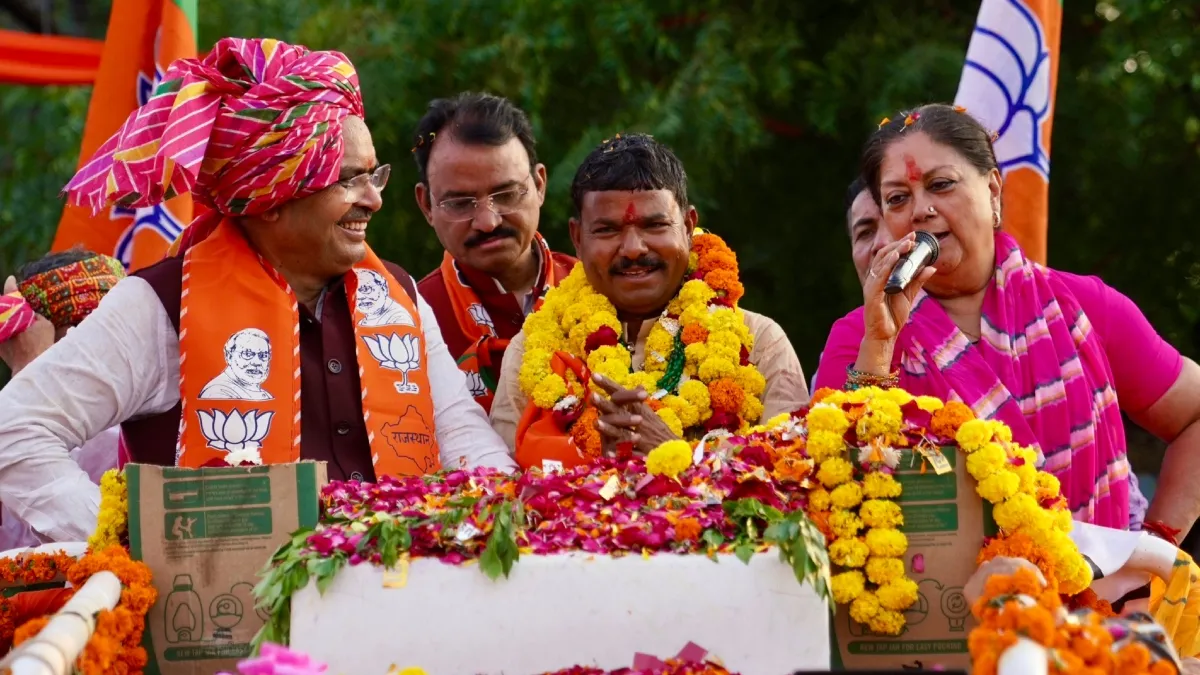 Vasundhara Raje's confident political style steals show as she raises ...