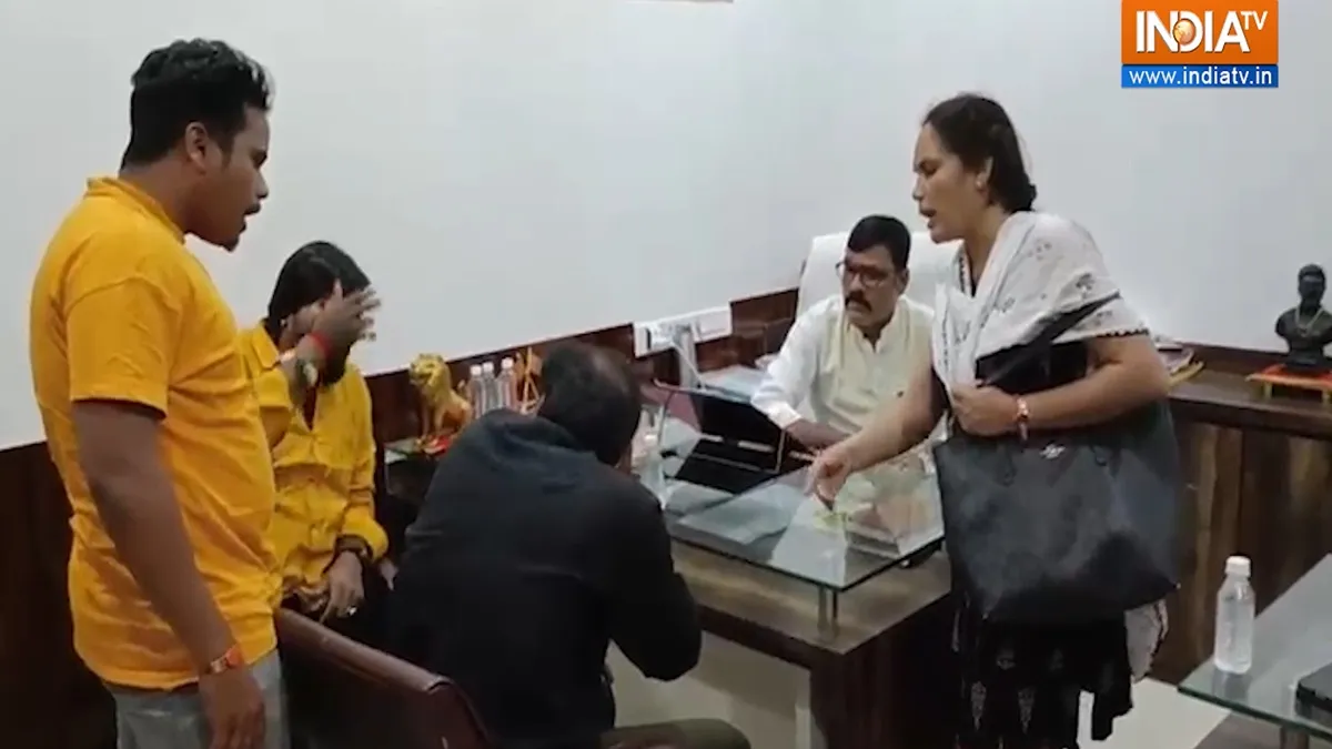 Video: MNS workers assault Hindi-speaking man for alleged misconduct ...