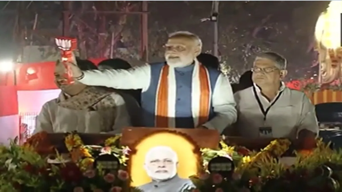 Massive crowd welcomes PM Modi in Patna: Supporters chant 'Modi, Modi ...