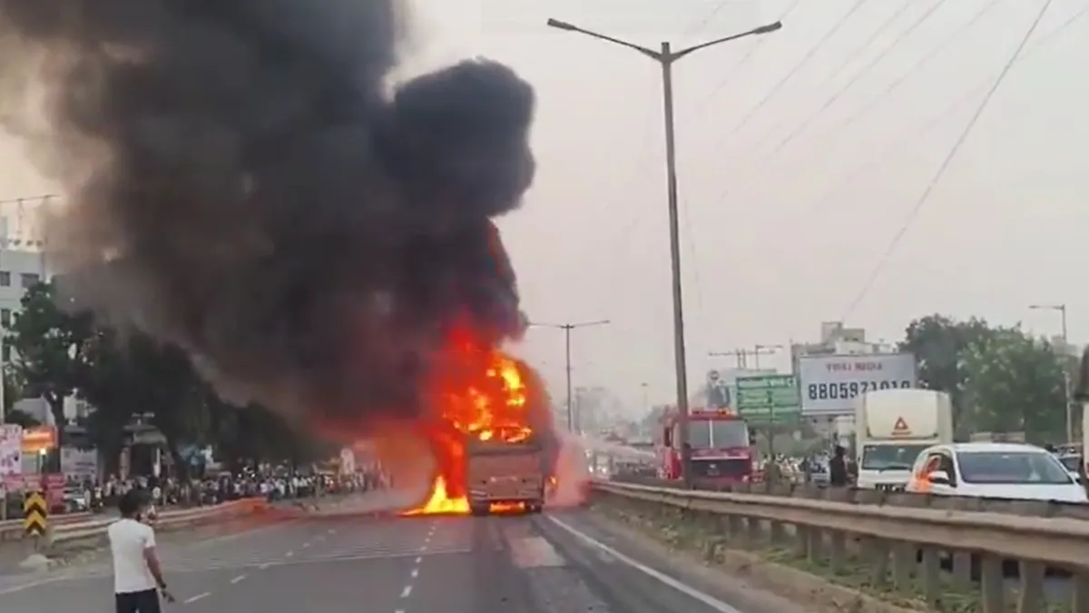 Navale Bridge accident: 5 killed after car gets crushed between two ...