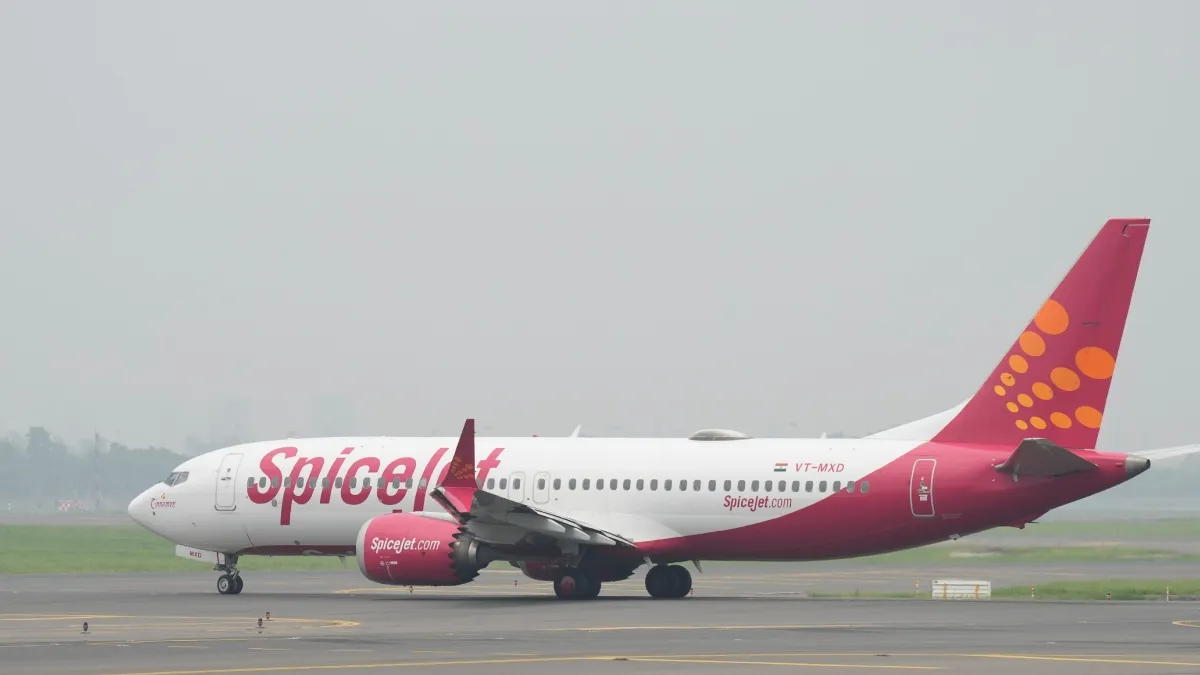 SpiceJet flight from Mumbai makes emergency landing at Kolkata airport ...