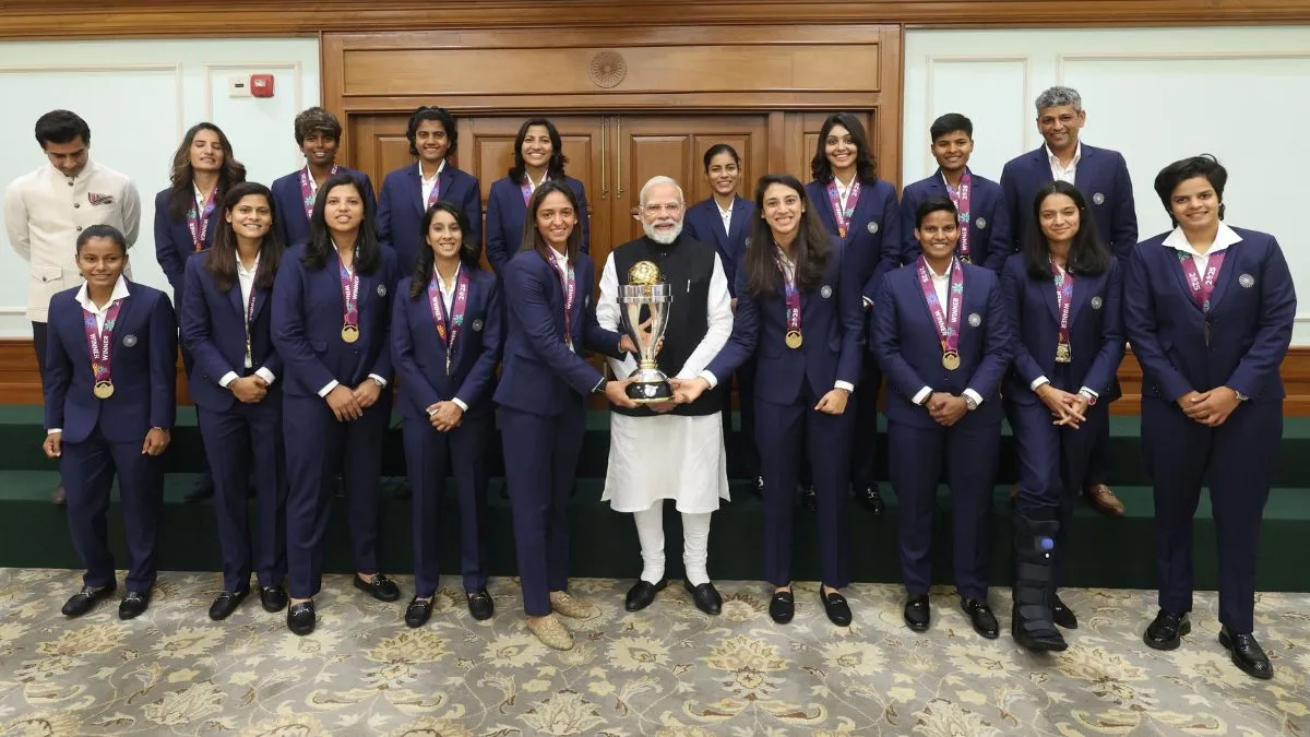 PM Modi meets Women's World Cup champions at his residence, poses for ...