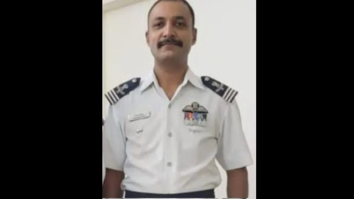 Wing Commander Namansh Syal was pilot of Tejas that crashed in Dubai ...
