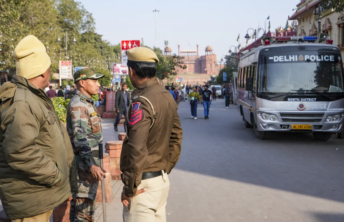 Delhi Police takes big action ahead of SIR, apprehends 20 Bangladeshi ...
