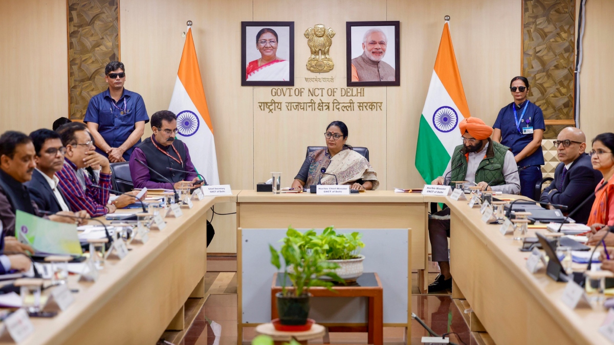No women employee to stay in office beyond shift hours, Delhi govt asks ...