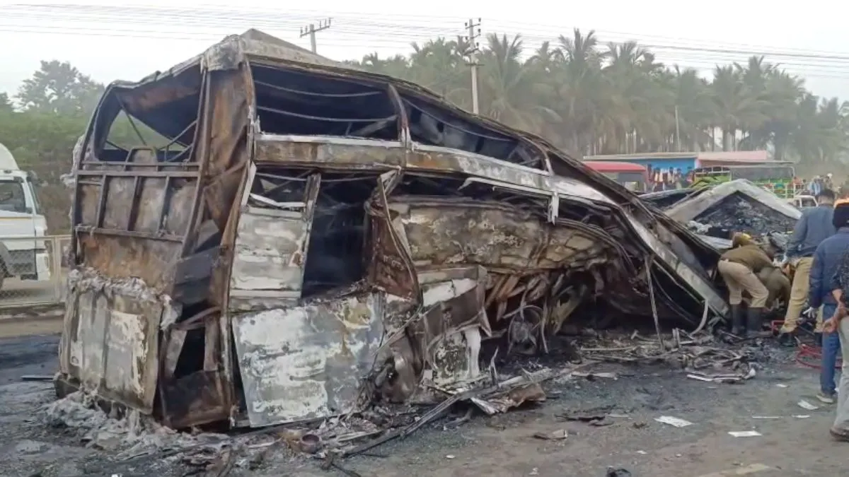 Karnataka road accident: More than 10 killed as sleeper bus collides ...