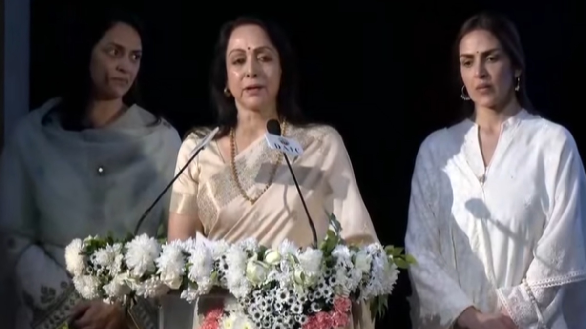 Hema Malini, Esha and Ahana lead heartfelt prayer meet for Dharmendra in Delhi | Entertainment ...