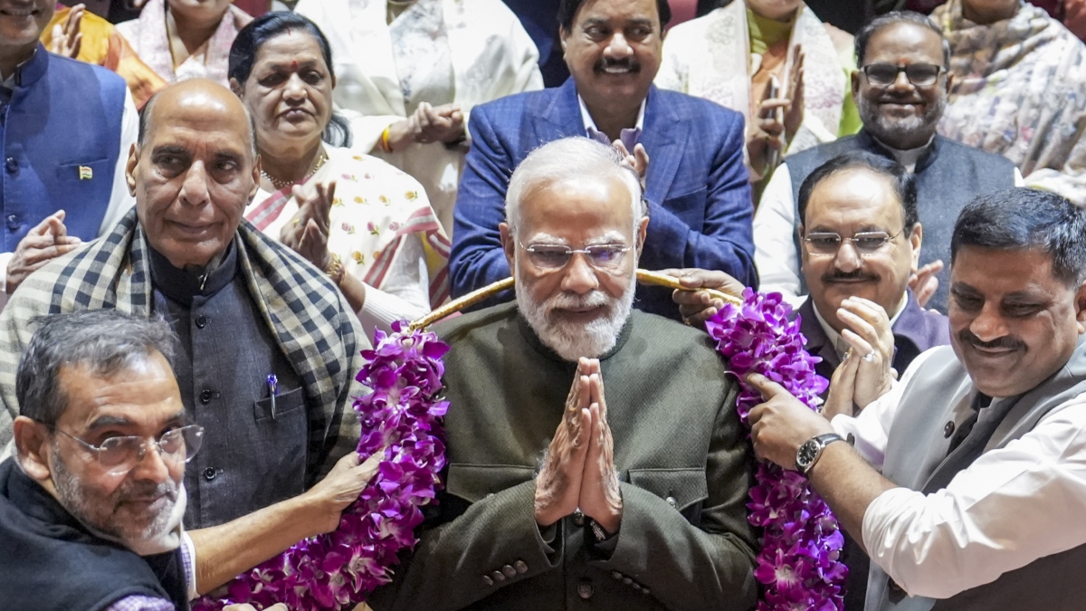 PM Modi hosts special dinner for NDA MPs at his residence, interacts ...