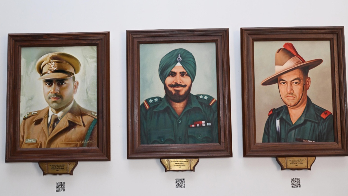 Rashtrapati Bhavan replaces portraits of British officers with Param ...