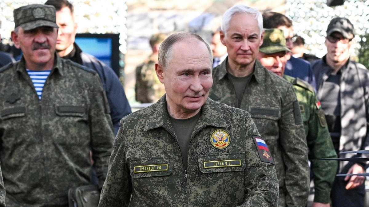 How Putin stays physically strong in his 70s with simple, consistent ...