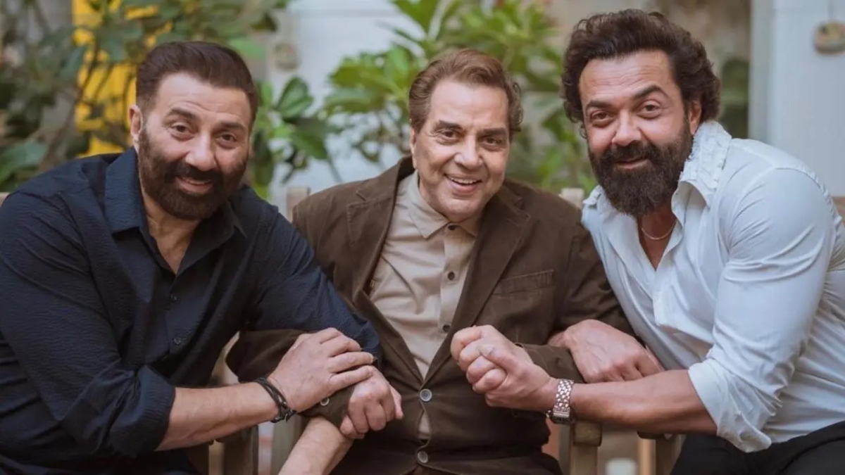 Sunny Deol, Bobby Deol meet fans outside Dharmendra's Juhu bungalow on ...