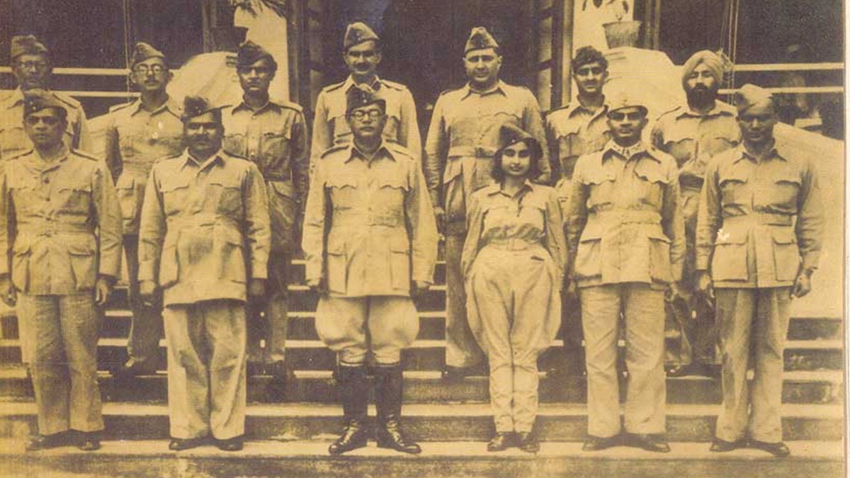 Who founded the Azad Hind Fauj in 1942 in Singapore with the support of ...