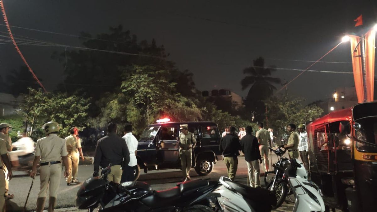 Clashes erupt in Karnataka's Ballari between Congress-BJP supporters; 1 dead | Karnataka News ...