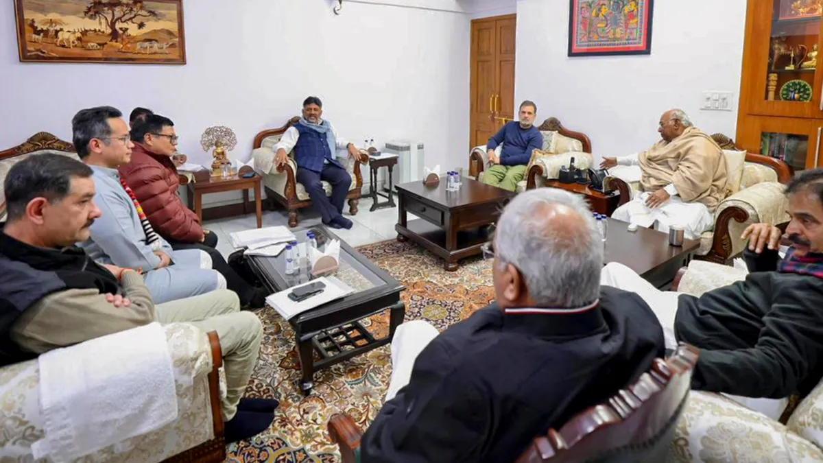 Rahul Gandhi, Mallikarjun Kharge meet Karnataka Deputy CM DK Shivakumar ...