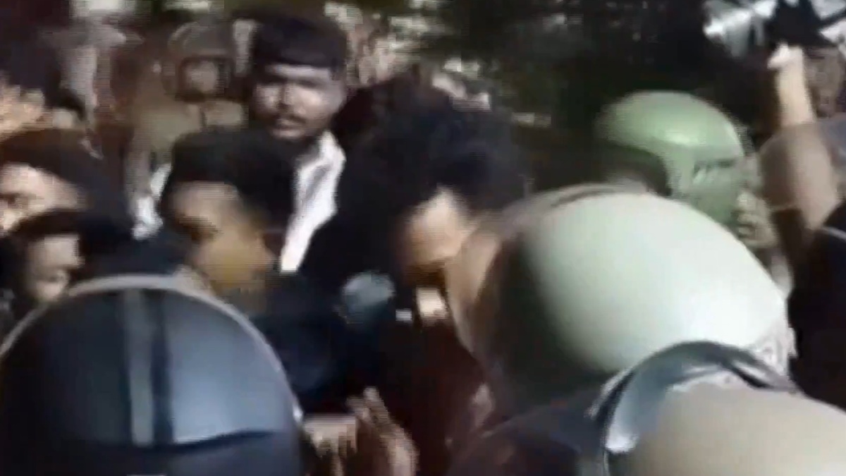 Several injured in clash between DYFI and Youth Congress activists in ...