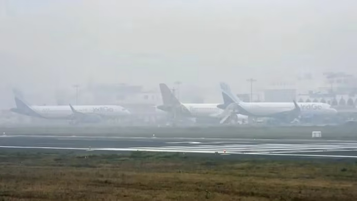 Thick fog grips Delhi, flights hit and AQI remains 'poor' as cold wave ...