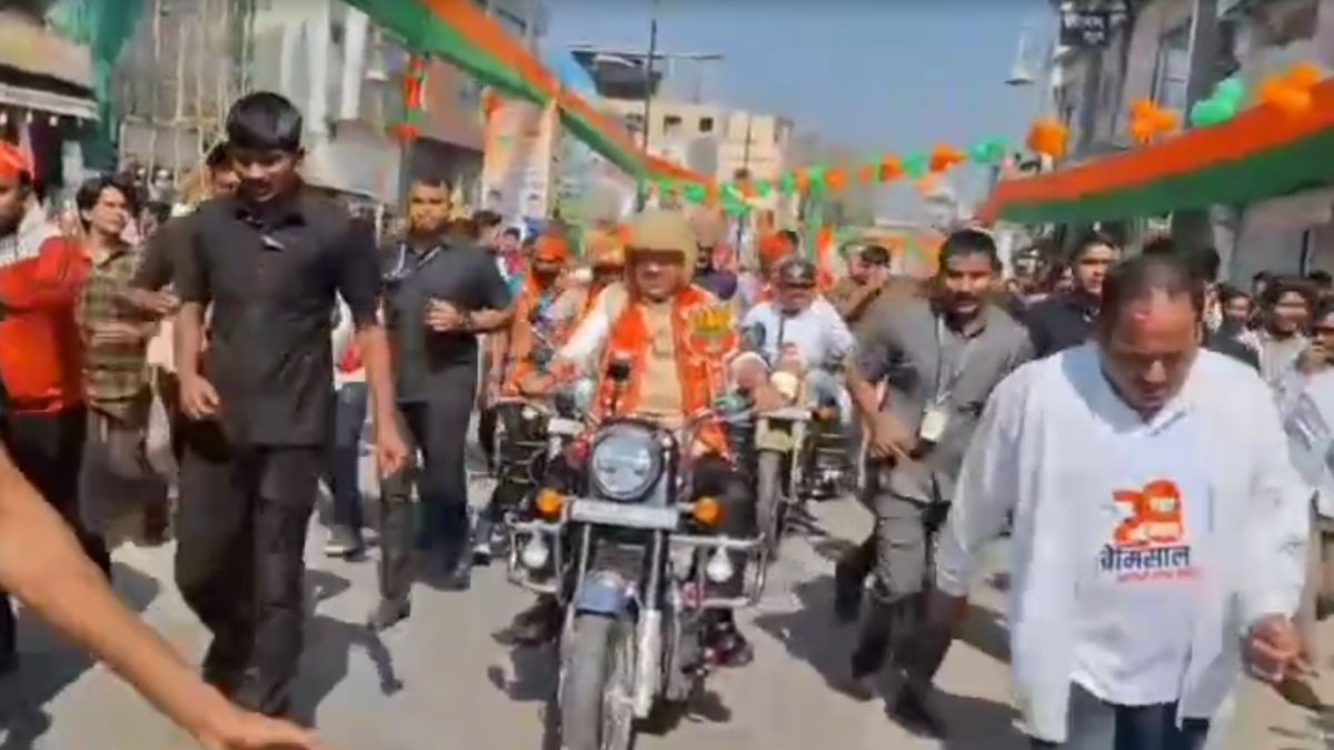 Maharashtra civic polls: Fadnavis holds roadshow in Nagpur, predicts ...