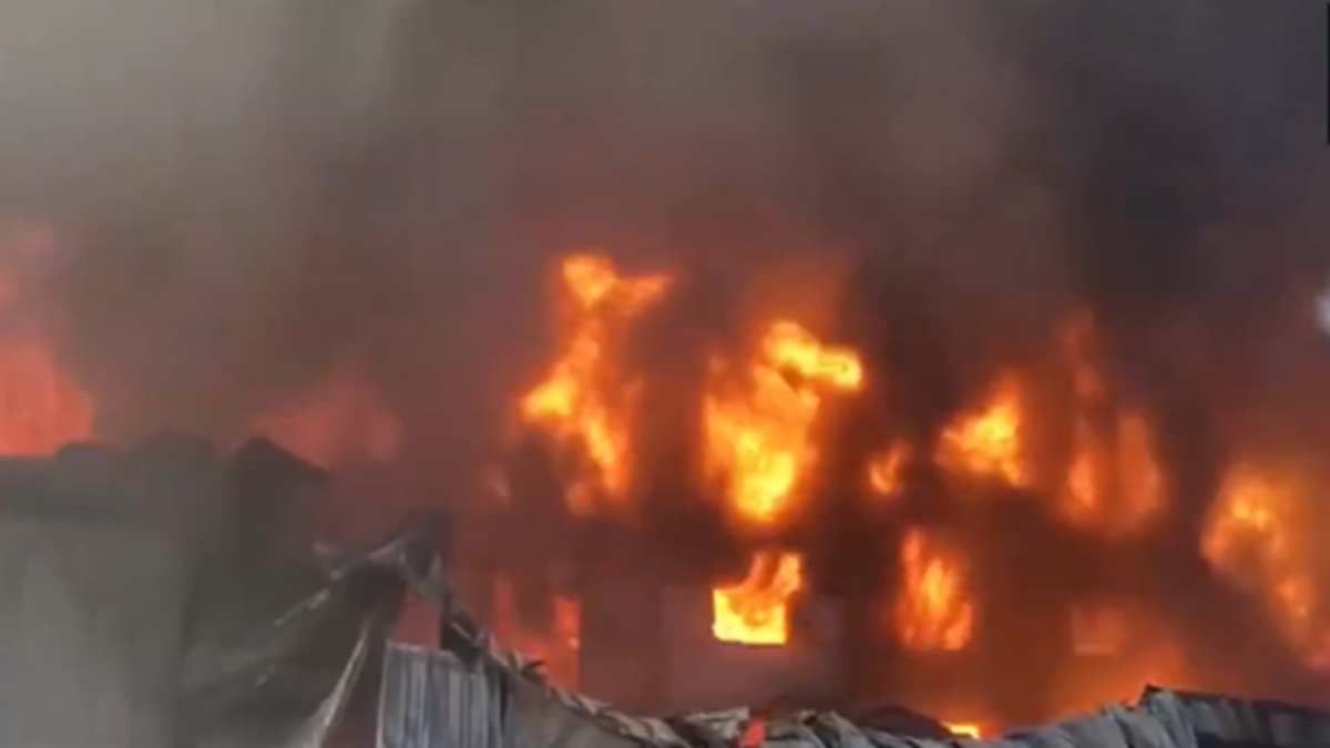 Massive fire breaks out at packaging companies in Daman, seven fire ...